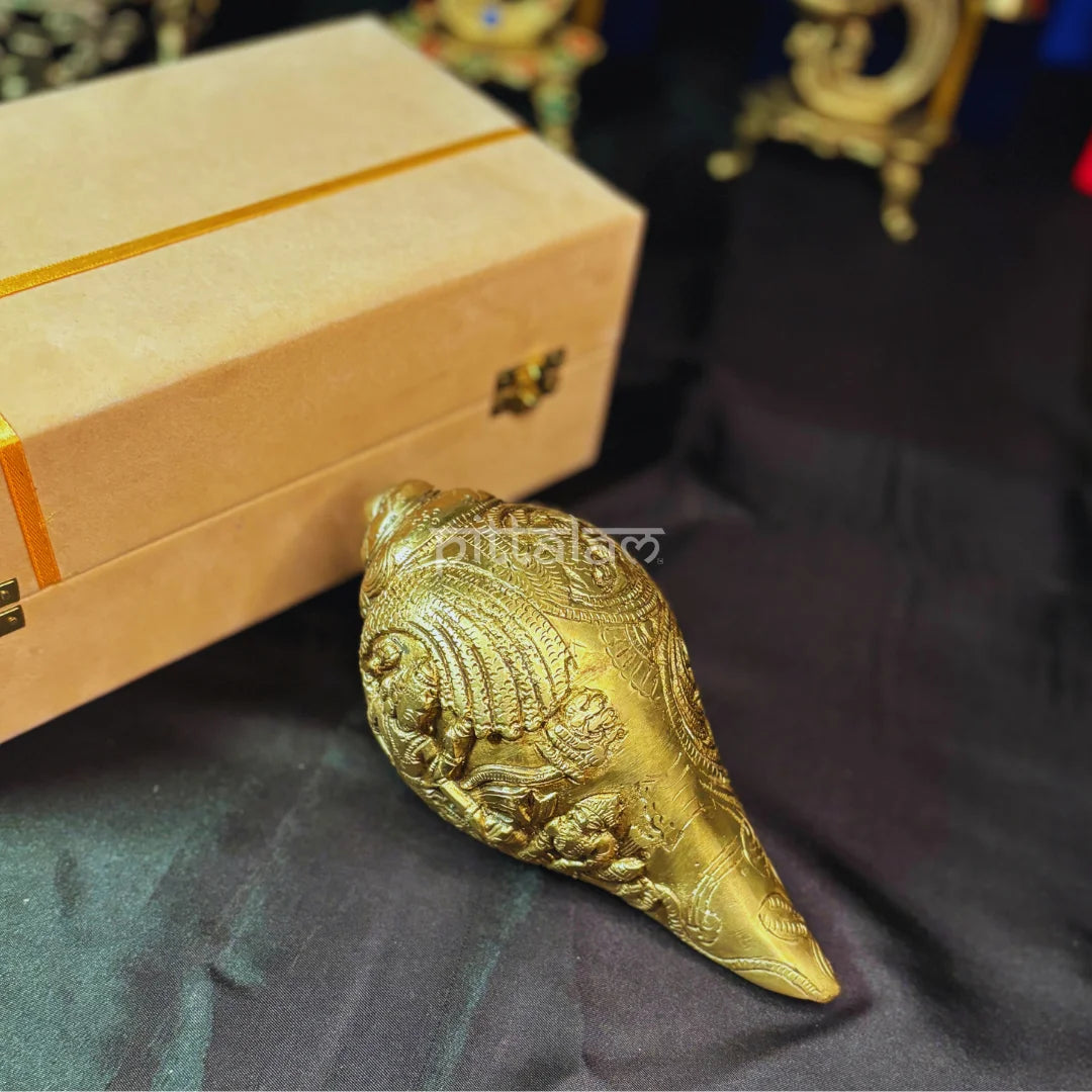 PITTALAM Brass Shankh - God Vishnu With Goddess Lakshmi - Divine Harmo
