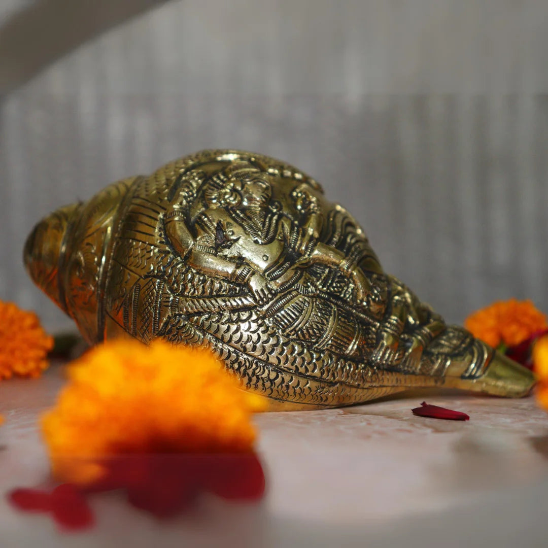 PITTALAM Brass Shankh - God Vishnu With Goddess Lakshmi - Divine Harmo